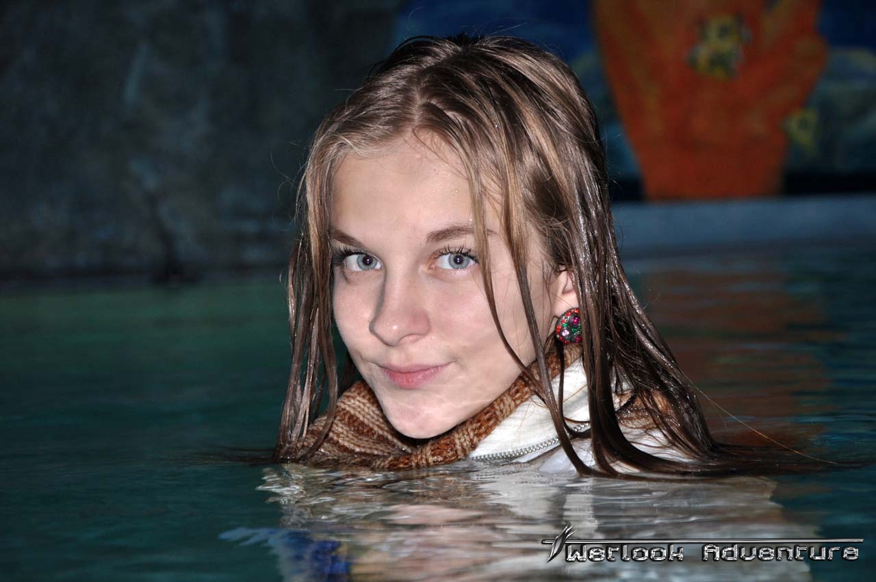 WWF 52696.1 - Re:wet jeans in the pool - WetlookAdventure.com - Wetlook ...