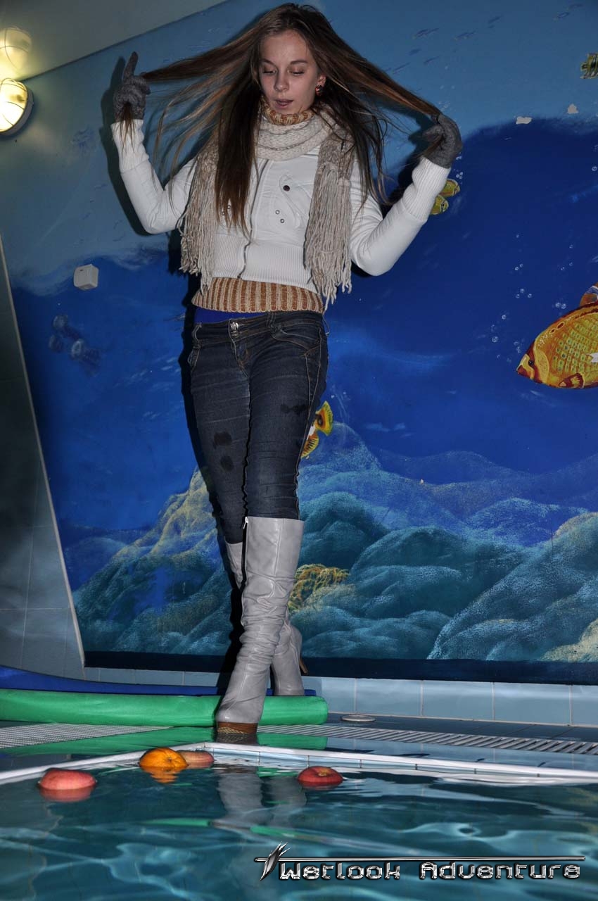 WWF 52696.1 - Re:wet jeans in the pool - WetlookAdventure.com - Wetlook ...